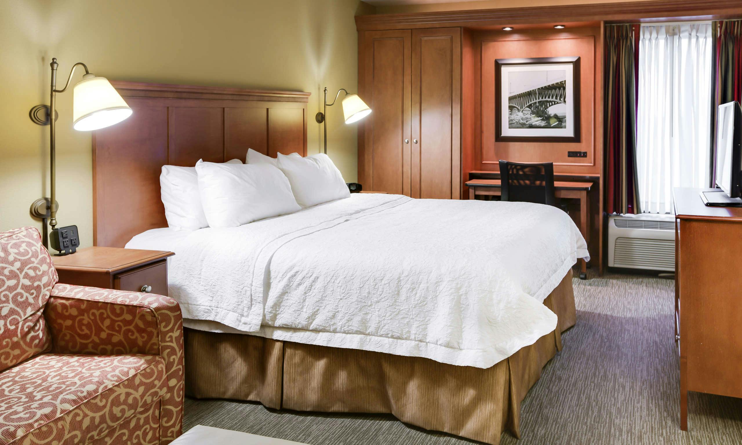 Hampton Inn Pittsburgh Airport, Pittsburgh - PIT - HotelTonight