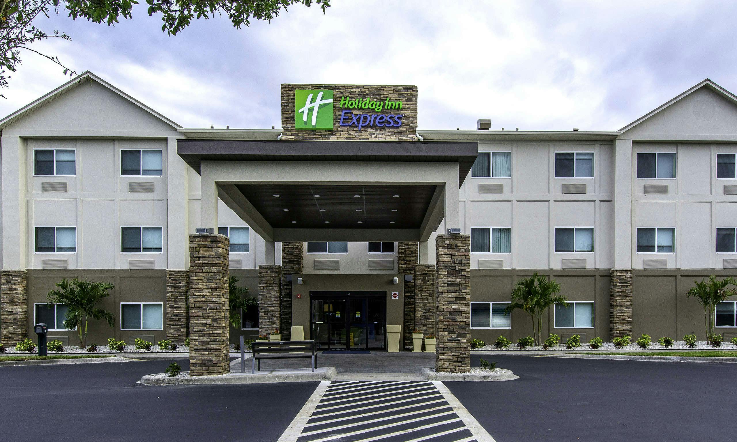 Holiday Inn Express Naples South I-75, Naples - HotelTonight