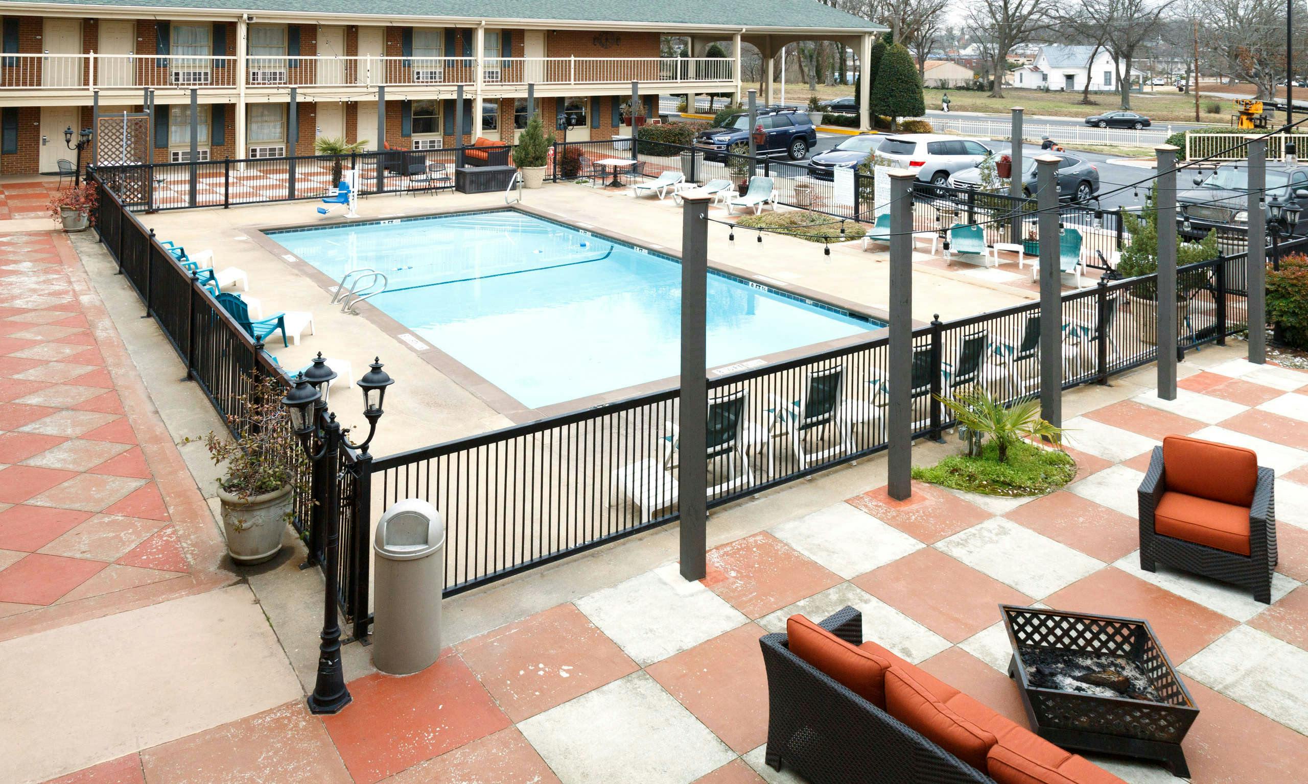The Guest Lodge Gainesville Gainesville Ga Hoteltonight
