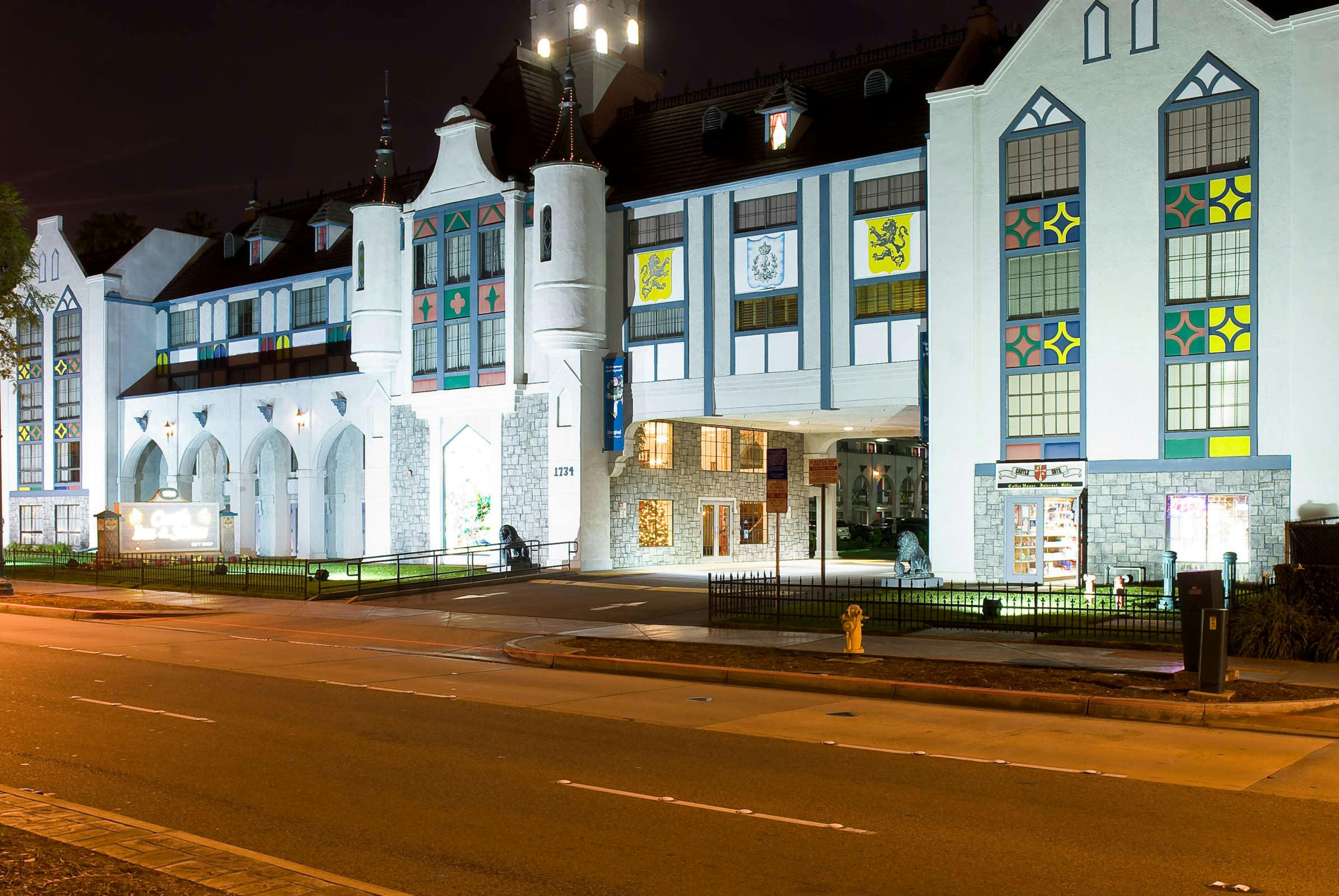 Castle Inn & Suites, Anaheim - HotelTonight