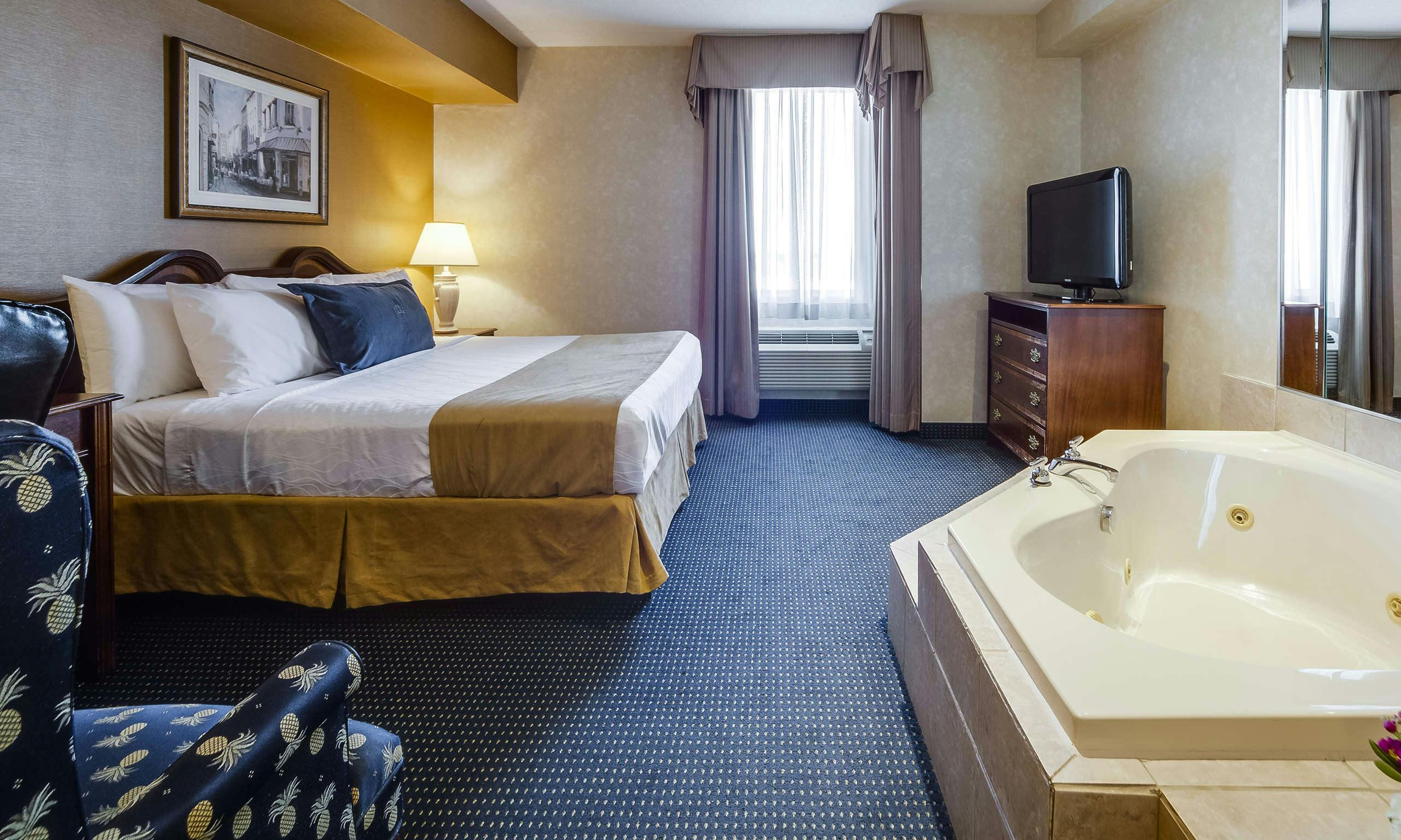 Monte Carlo Inn Airport Suites, Toronto - YYZ - HotelTonight