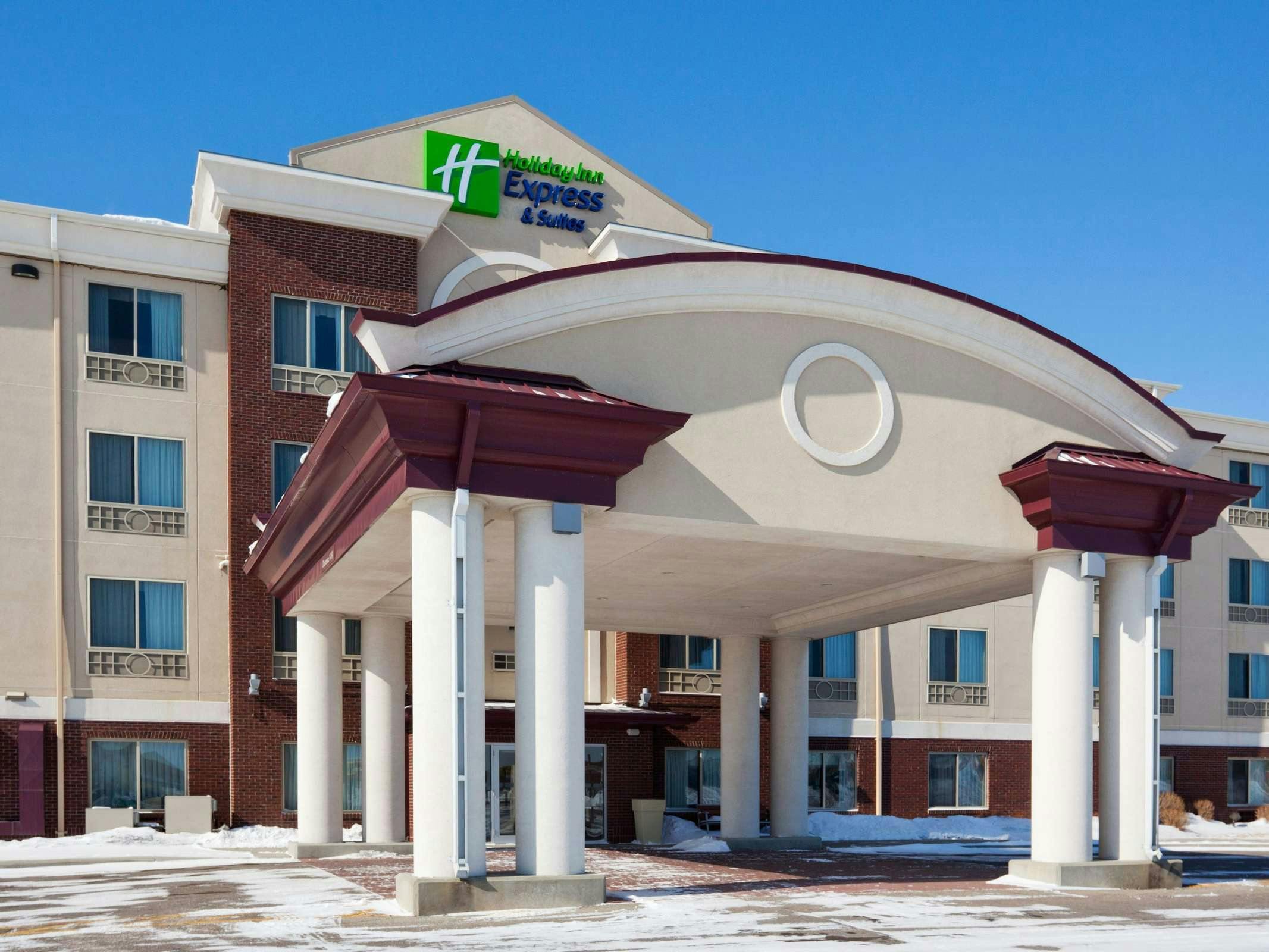 Holiday Inn Express Hotel & Suites Grand Forks, Grand Forks - HotelTonight