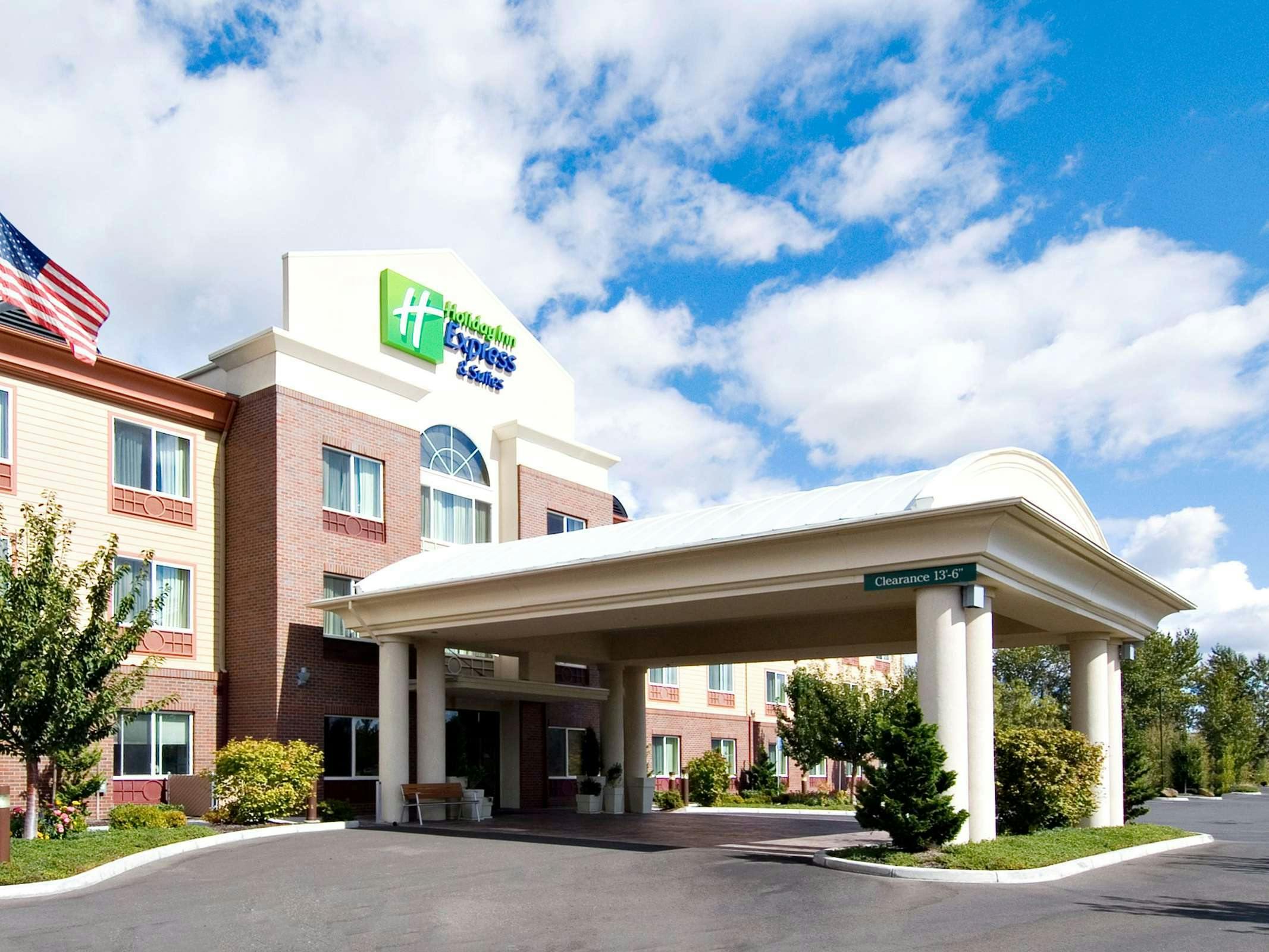 Holiday Inn Express Hotel & Suites Medford Central Point, Ashland, OR ...