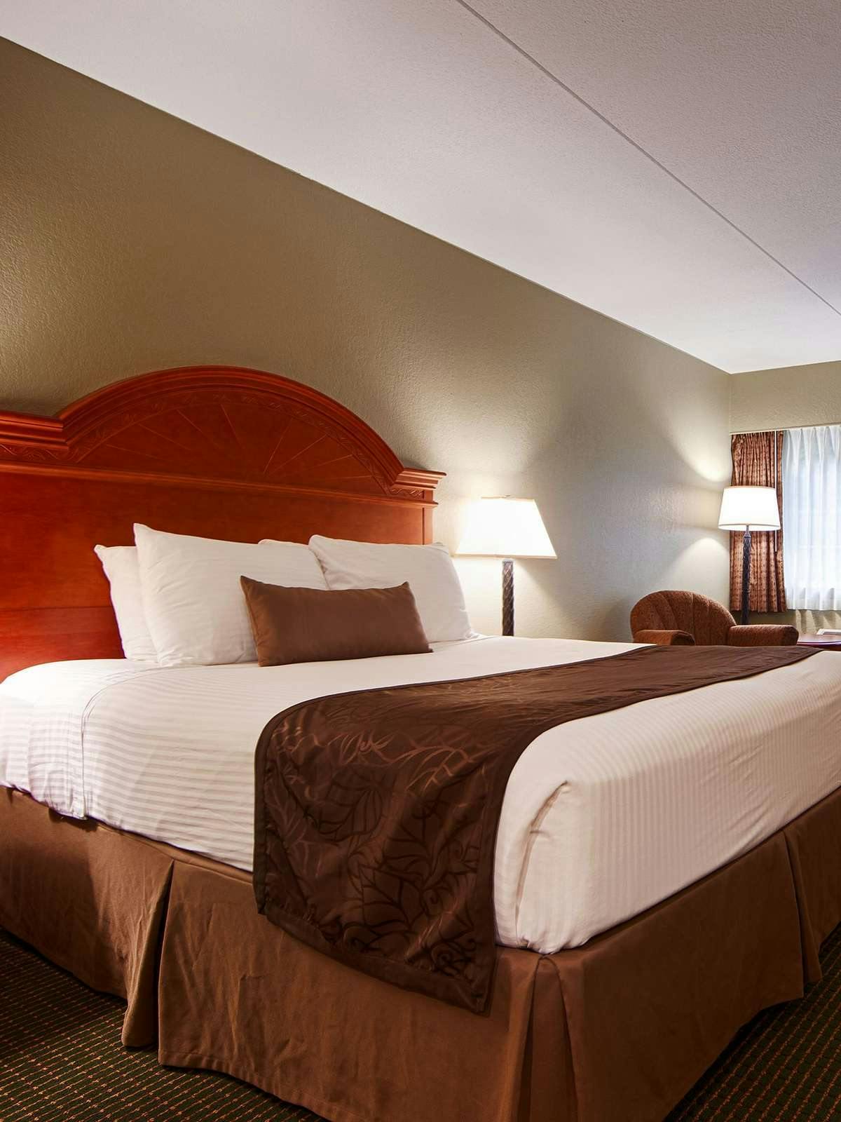 Best Western Plus Longbranch Hotel & Convention Center, Cedar Rapids ...