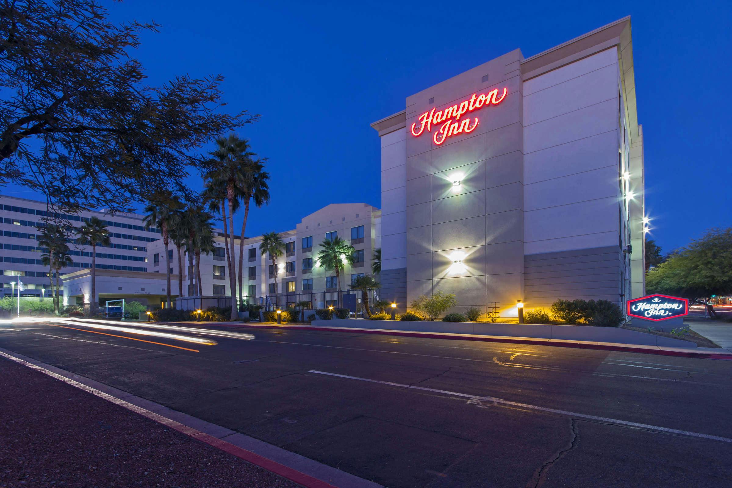 Hampton Inn Phoenix-Biltmore, Phoenix - HotelTonight